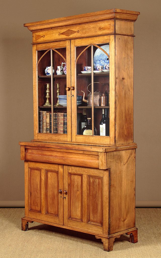 Welsh Oak Cwpwrdd Gwydr c.1840 - Collinge Antiques