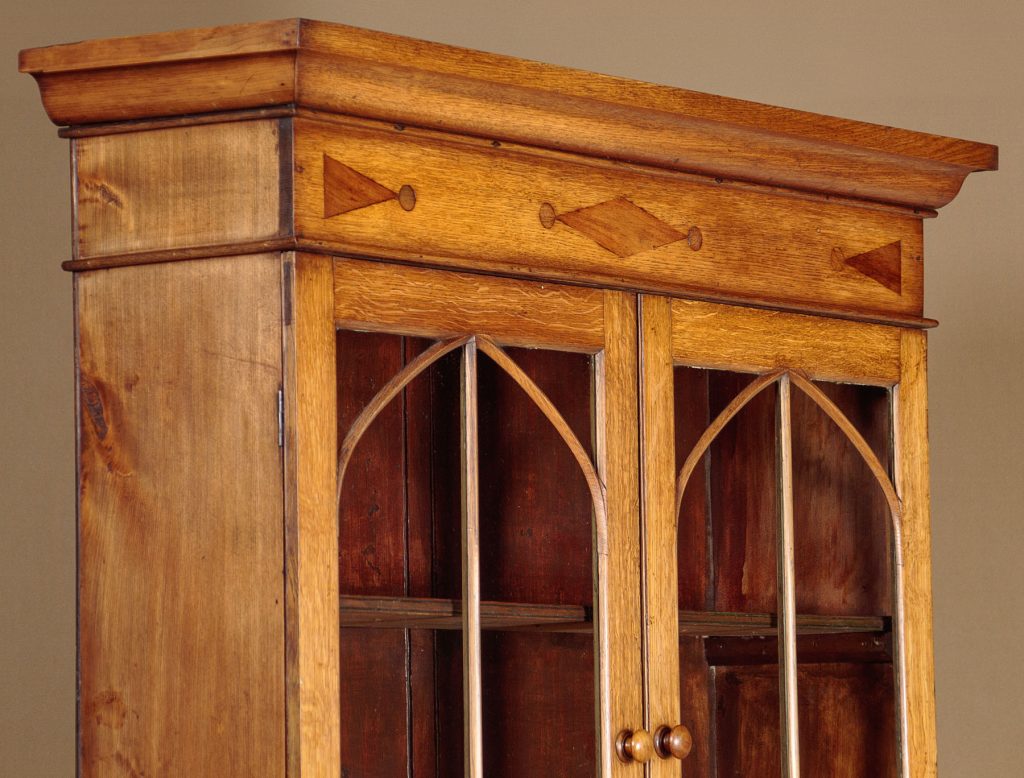 Welsh Oak Cwpwrdd Gwydr c.1840 - Collinge Antiques