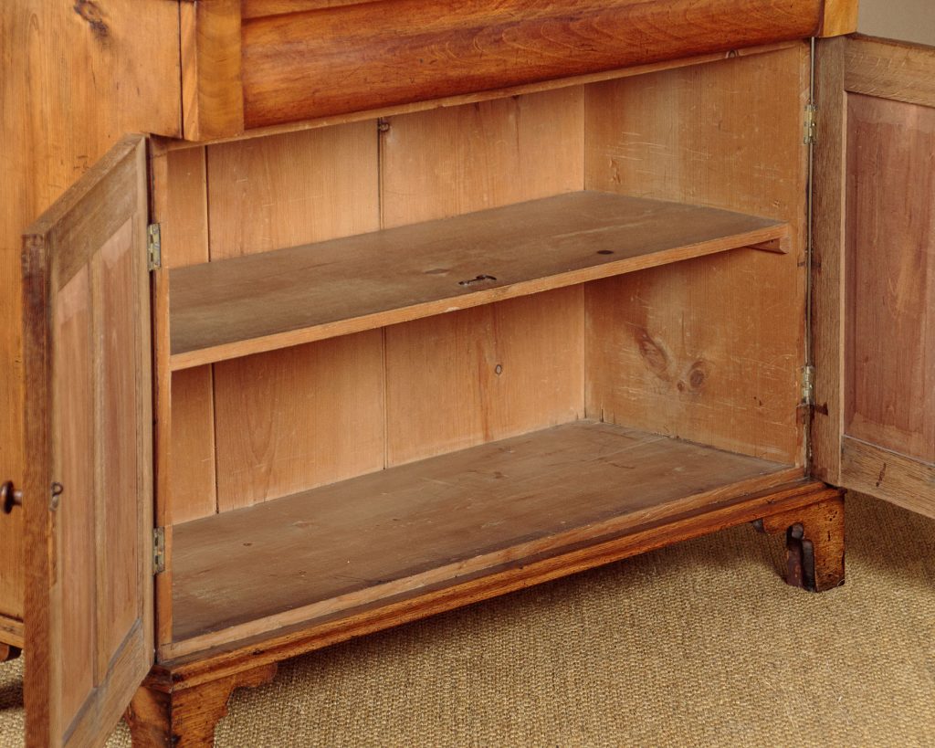 Welsh Oak Cwpwrdd Gwydr c.1840 - Collinge Antiques