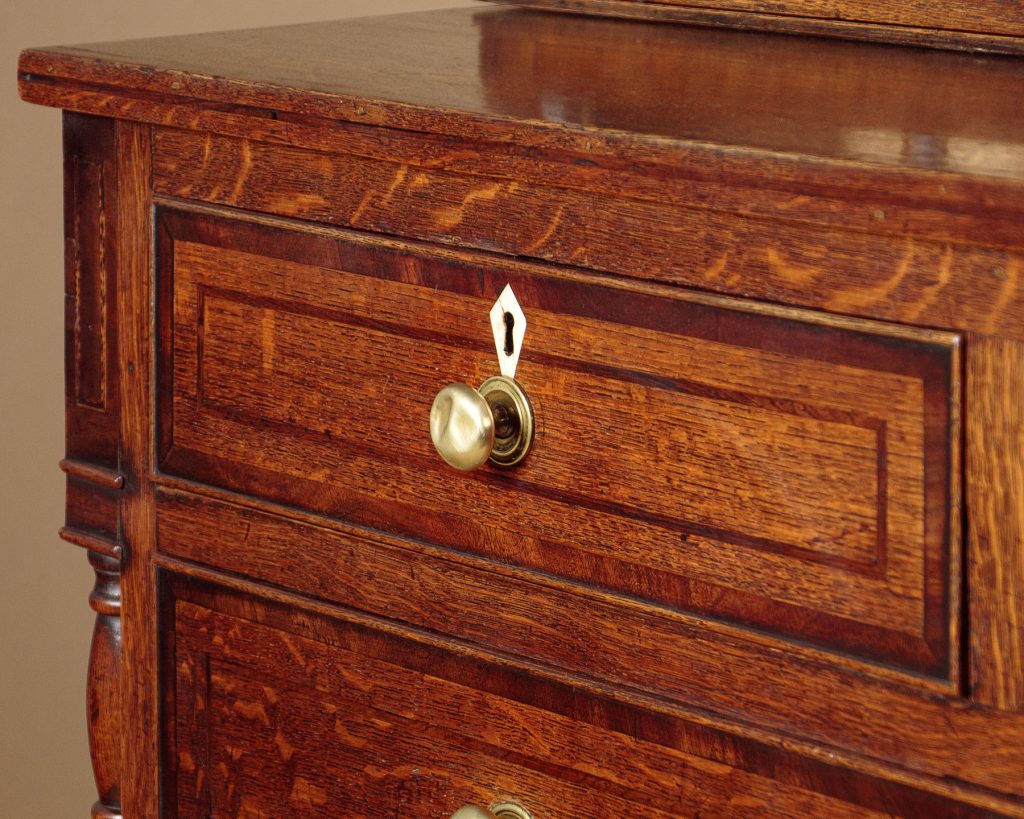 Welsh Oak Cwpwrdd Gwydr c.1830 - Collinge Antiques