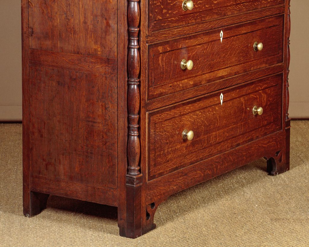 Welsh Oak Cwpwrdd Gwydr c.1830 - Collinge Antiques