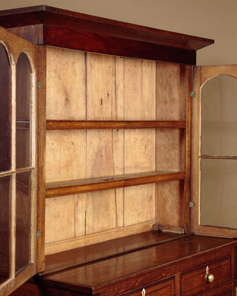 Welsh Oak Cwpwrdd Gwydr c.1830 - Collinge Antiques